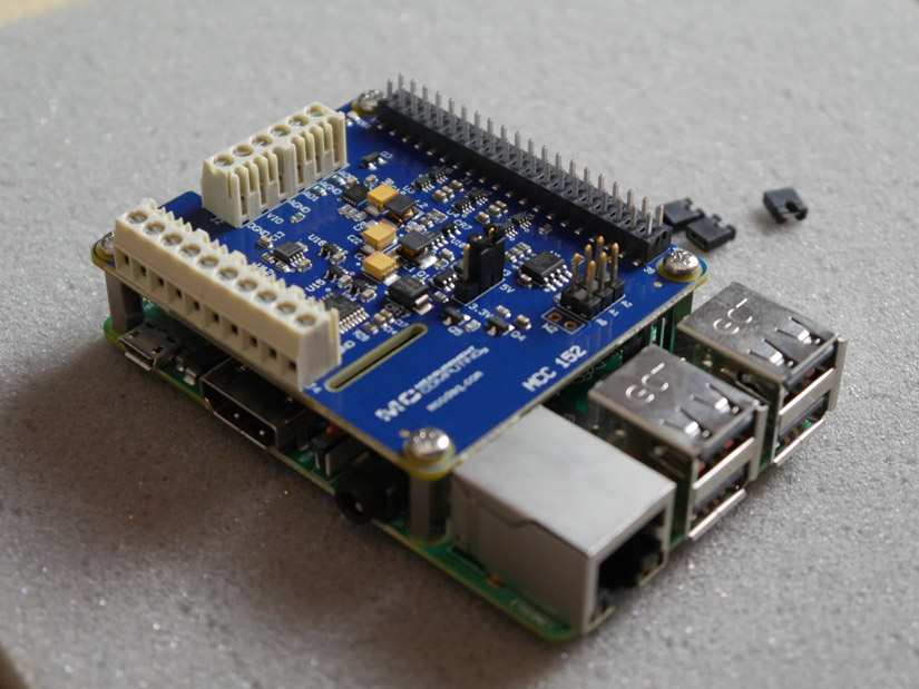 Review: MCC 152: Voltage Output & DIO DAQ HAT for Raspberry Pi